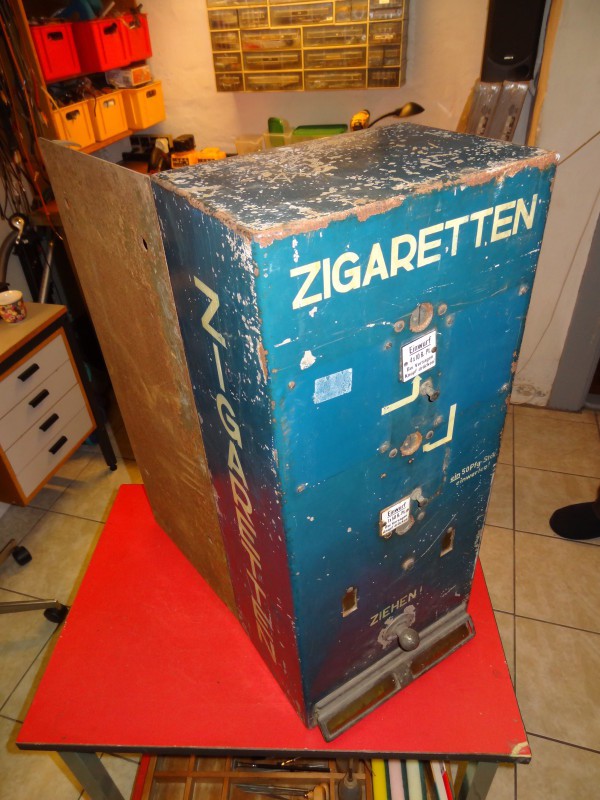 Seitz-Werke-Zigaretten-automat-tear-down (11) – Restaurering af automater