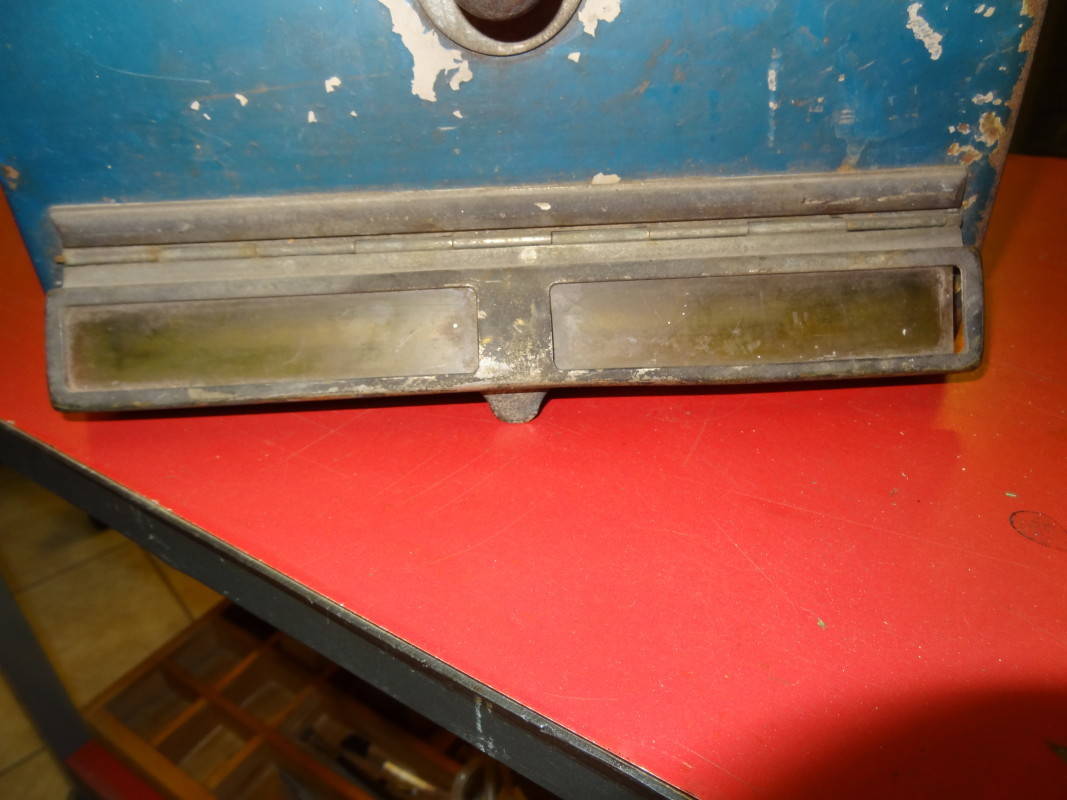 Seitz-Werke-Zigaretten-automat-tear-down (14) – Restaurering af automater