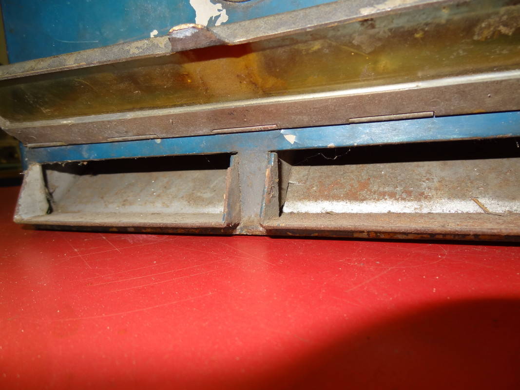 Seitz-Werke-Zigaretten-automat-tear-down (15) – Restaurering af automater