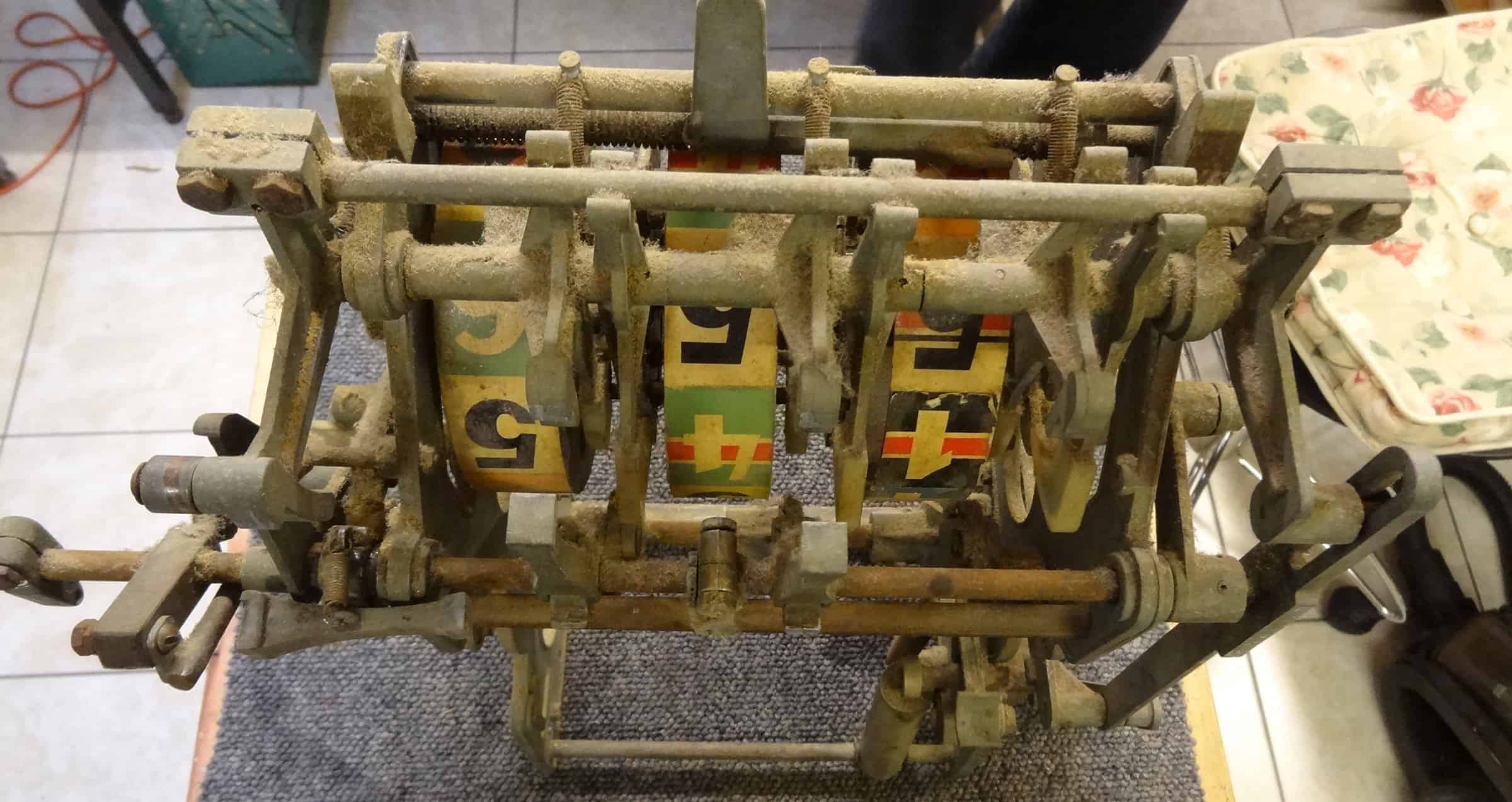 Beromat. Værket under behandling – Restaurering af automater