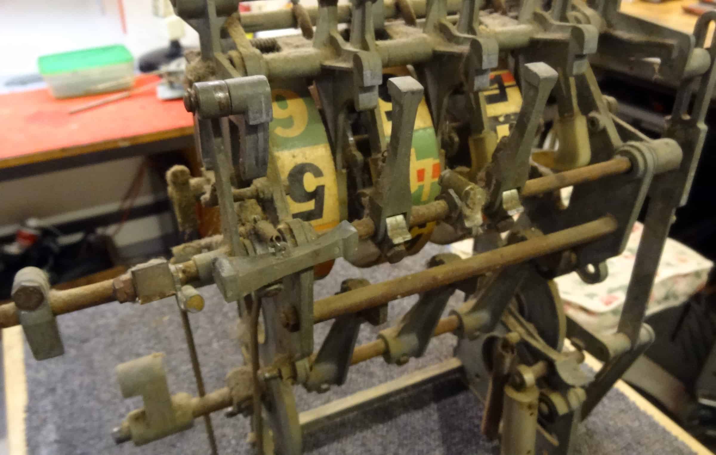 Beromat. Værket under behandling – Restaurering af automater