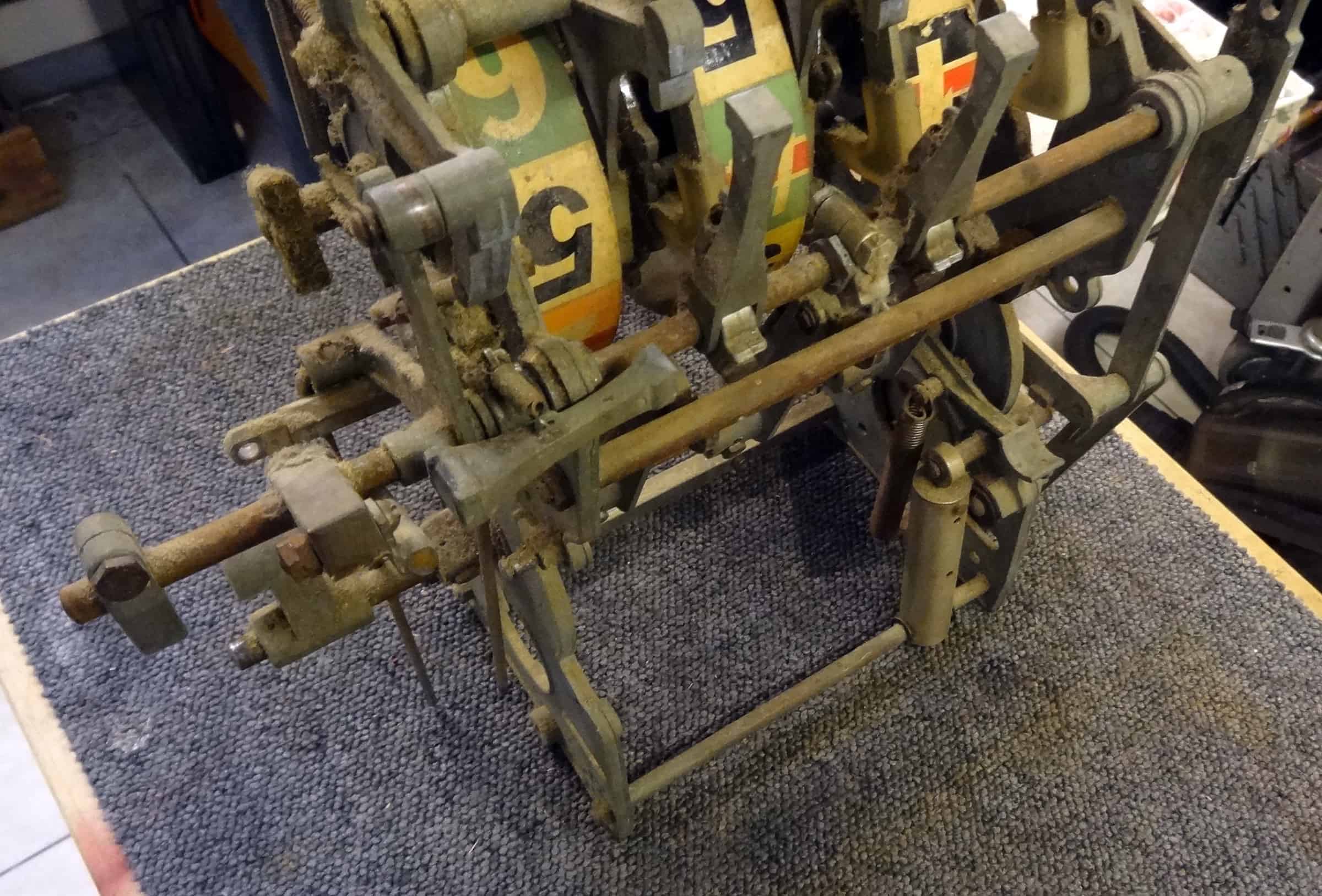 Beromat. Værket under behandling – Restaurering af automater