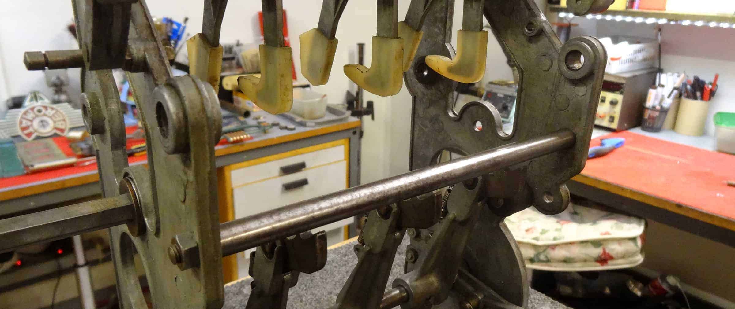 Beromat. Værket under behandling – Restaurering af automater