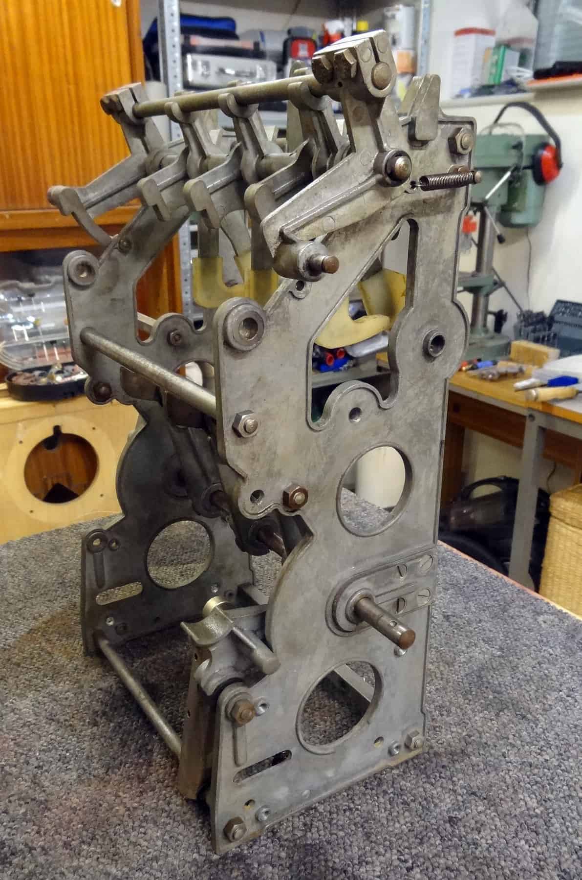 Beromat. Værket under behandling – Restaurering af automater